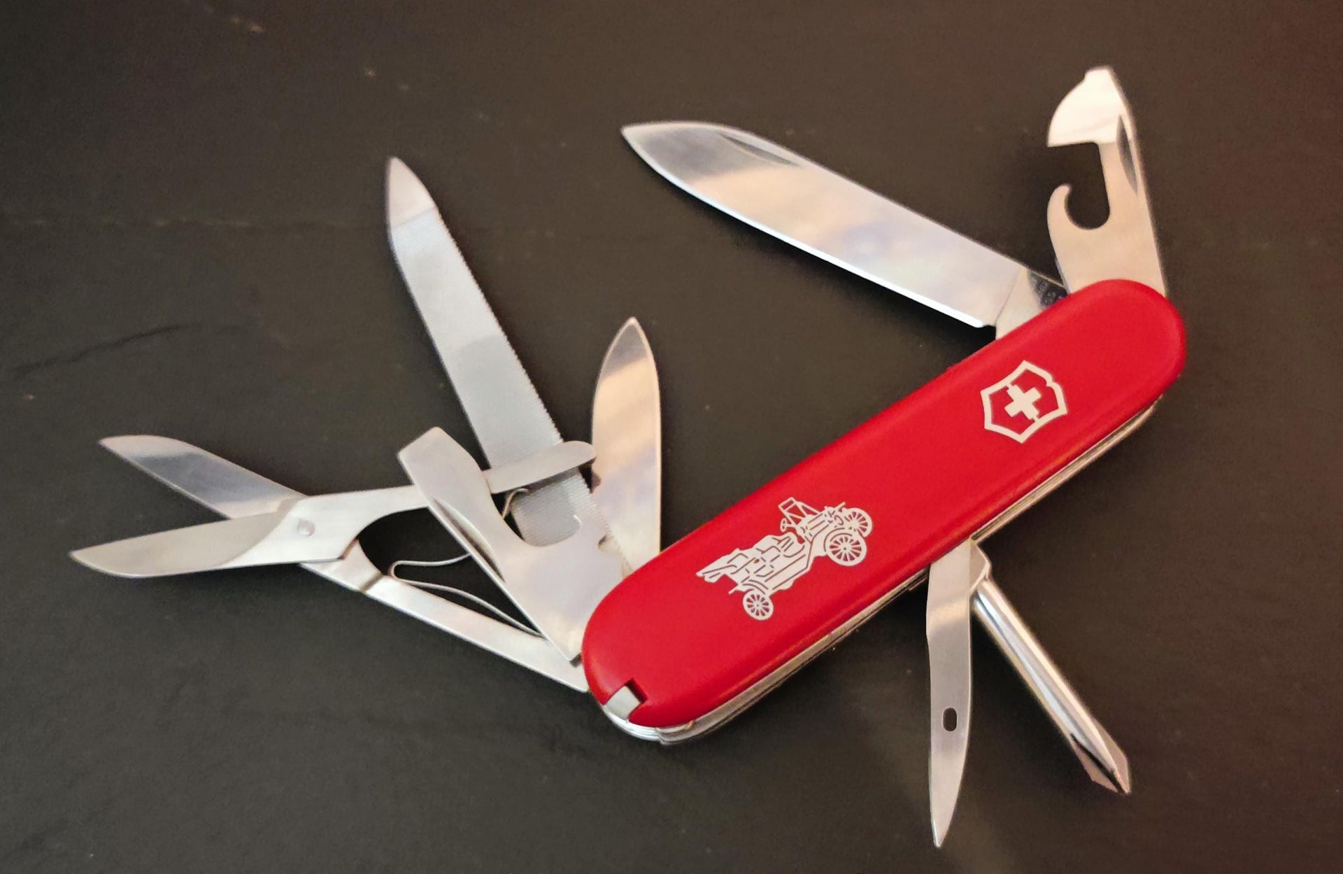 Victorinox SwissChamp XLT – The Largest Truly Usable Swiss Army Knife ...