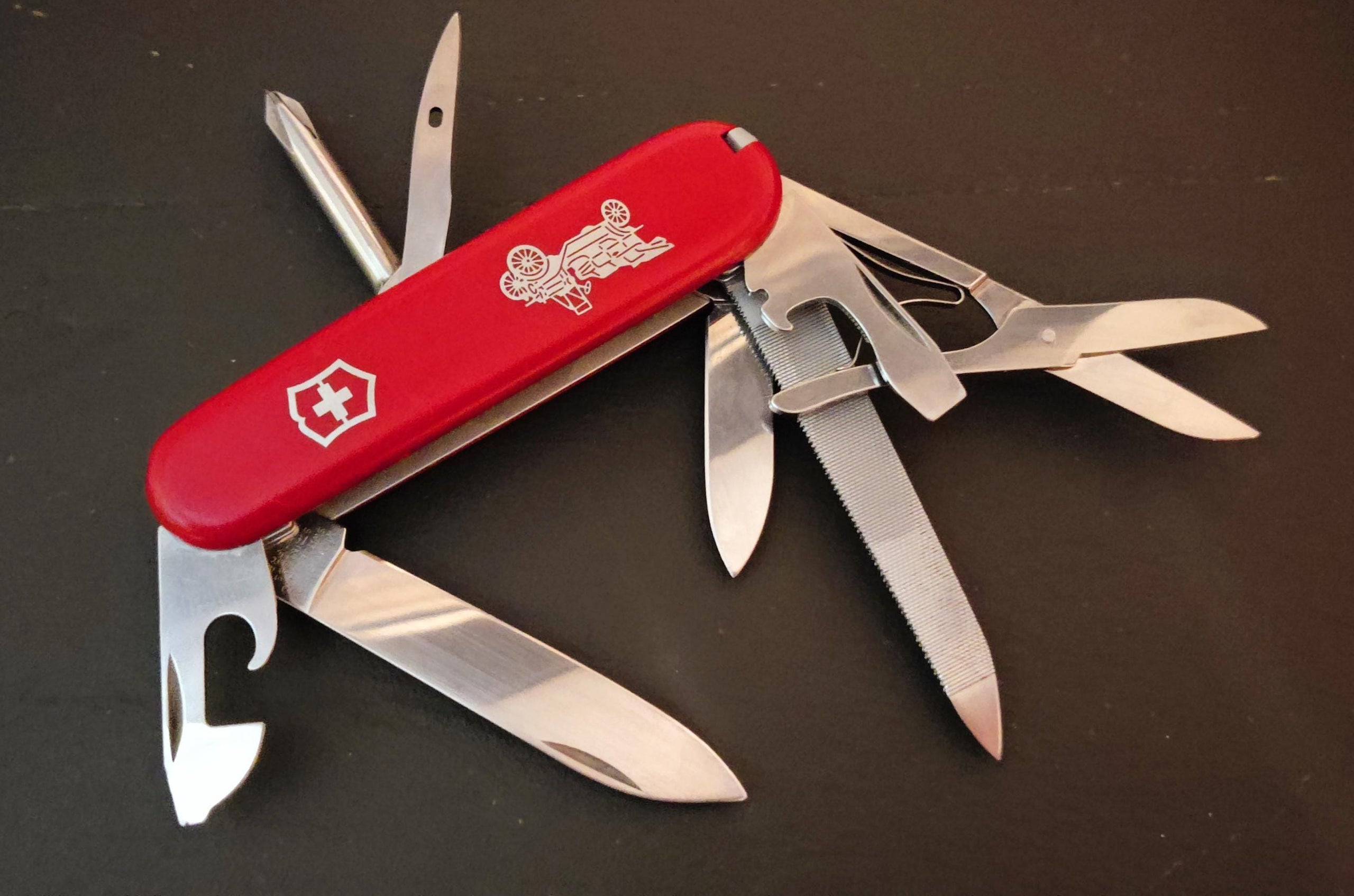 Victorinox SwissChamp XLT – The Largest Truly Usable Swiss Army Knife ...